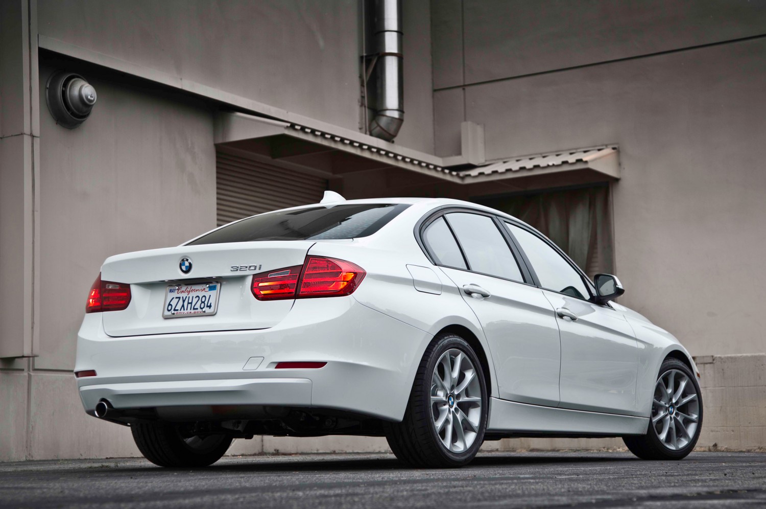 Đánh giá tổng quan BMW 320i 2017 - King Car - Thế Giới Xe Hơi